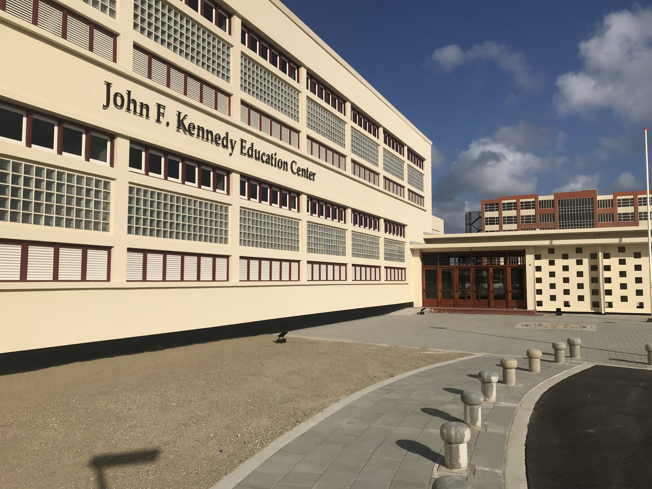 DEA ta muda pa John F. Kennedy Education Center - EA News Aruba
