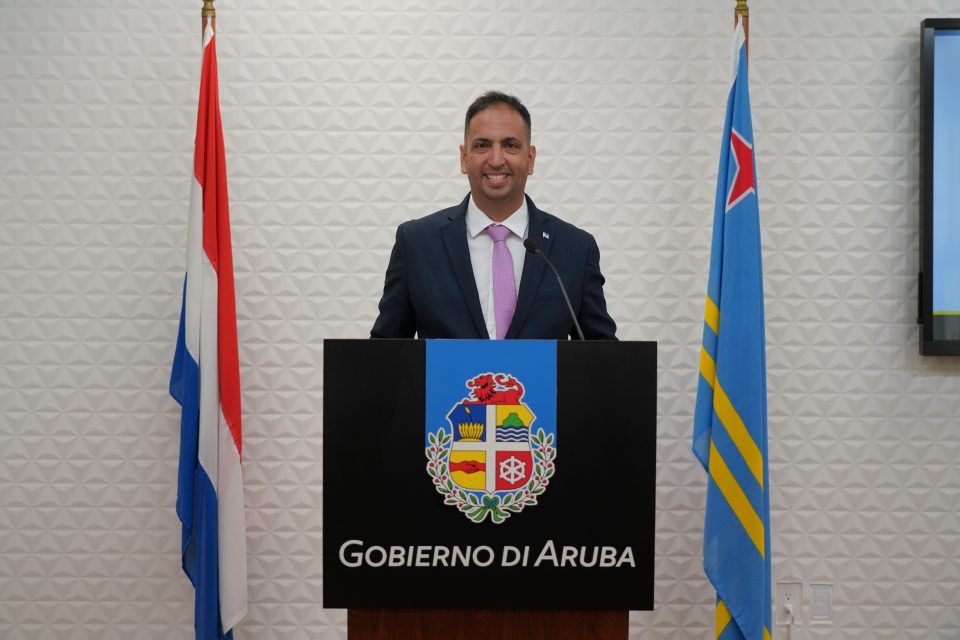 Minister Dangui Oduber Gobierno di Aruba lo brinda servicio di ...