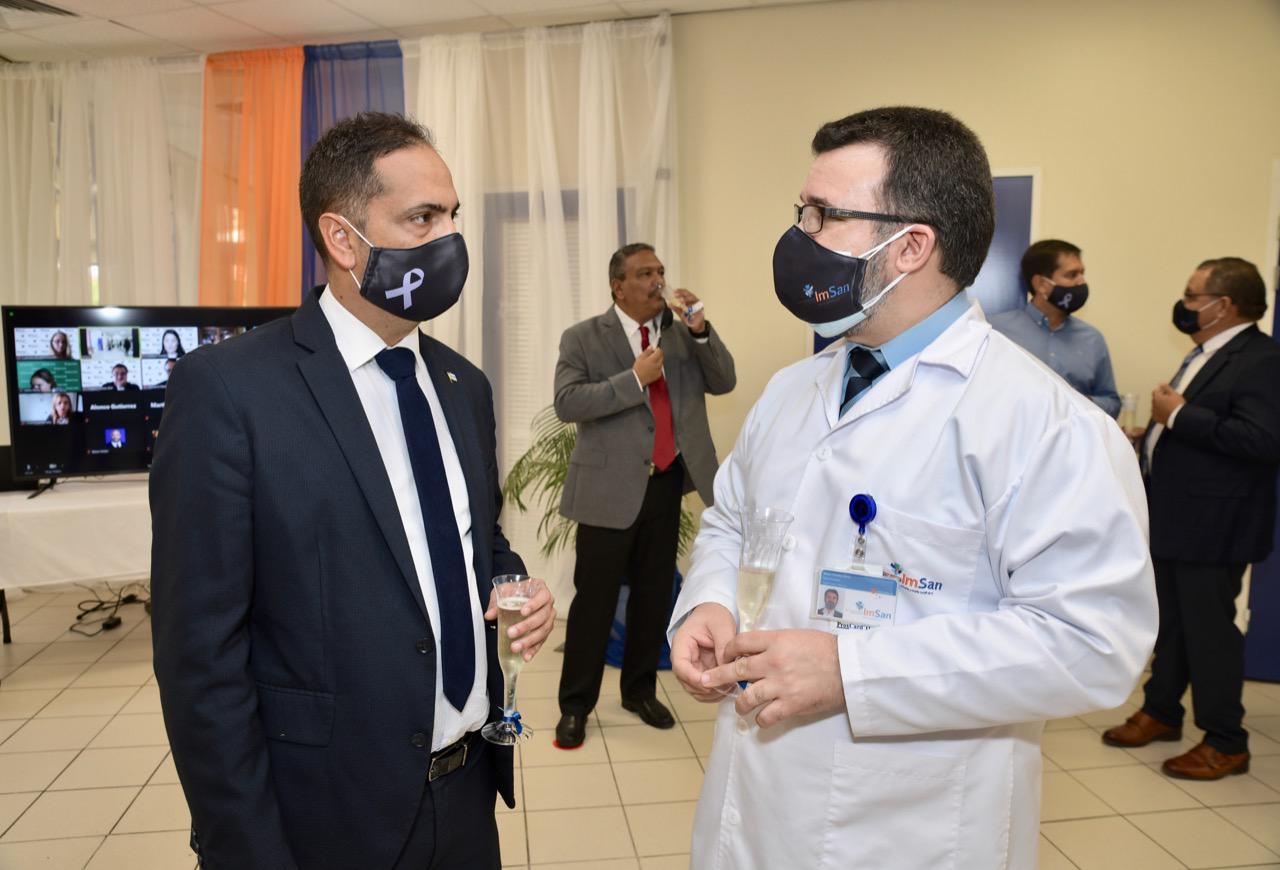 Minister Dangui Oduber ImSan a trata su prome 100 pashentnan cu ...