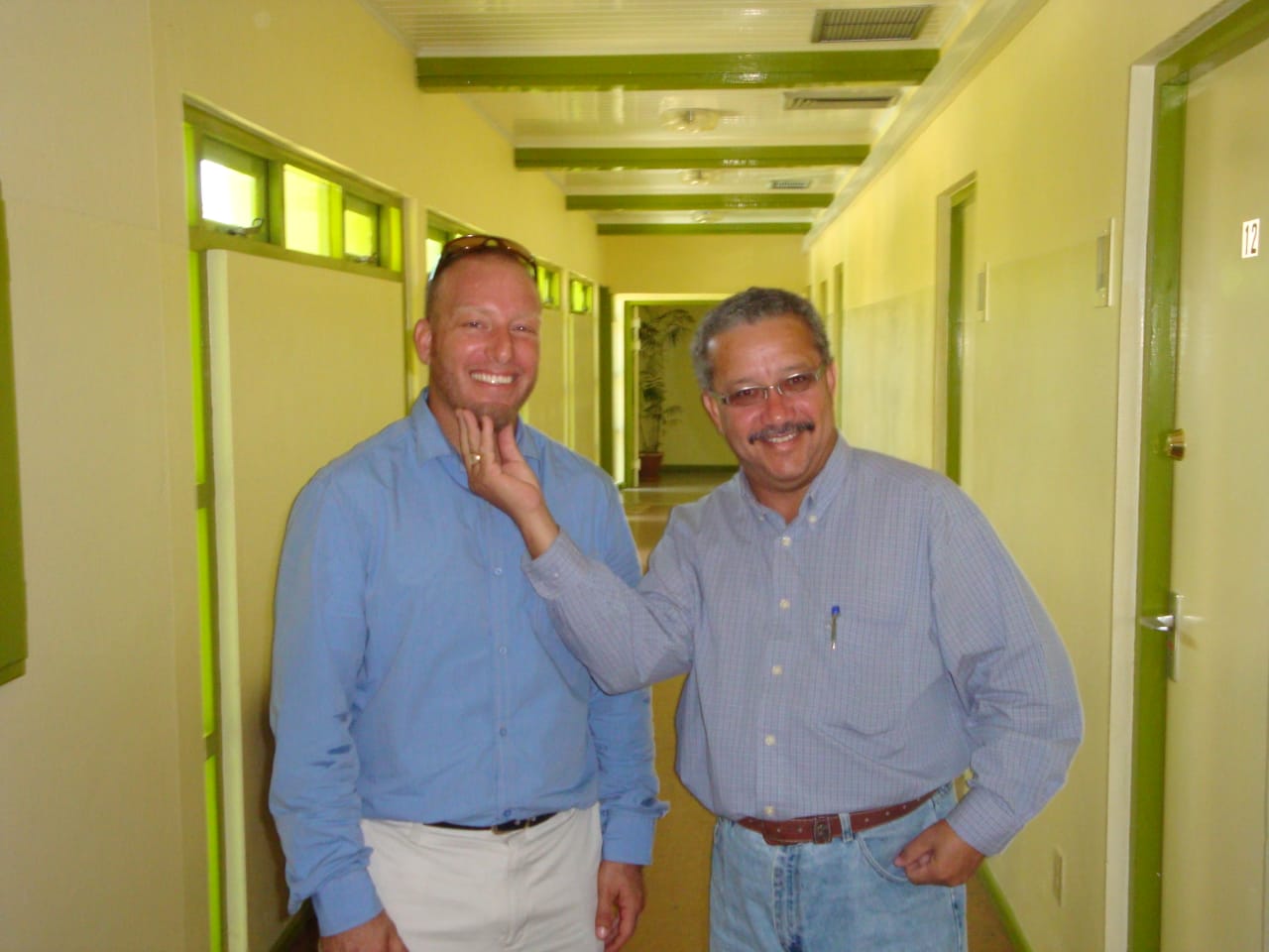 Booshi wever: Na memoria di eric nassy. - EA News Aruba