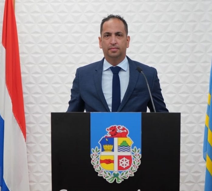 Minister Dangui Oduber: “E vacuna lo brinda oportunidad pa nos bolbe ...