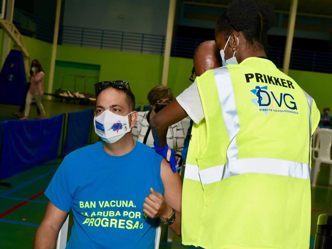 Minister Dangui Oduber tambe a haya su vacuna contra COVID-19 - EA News ...