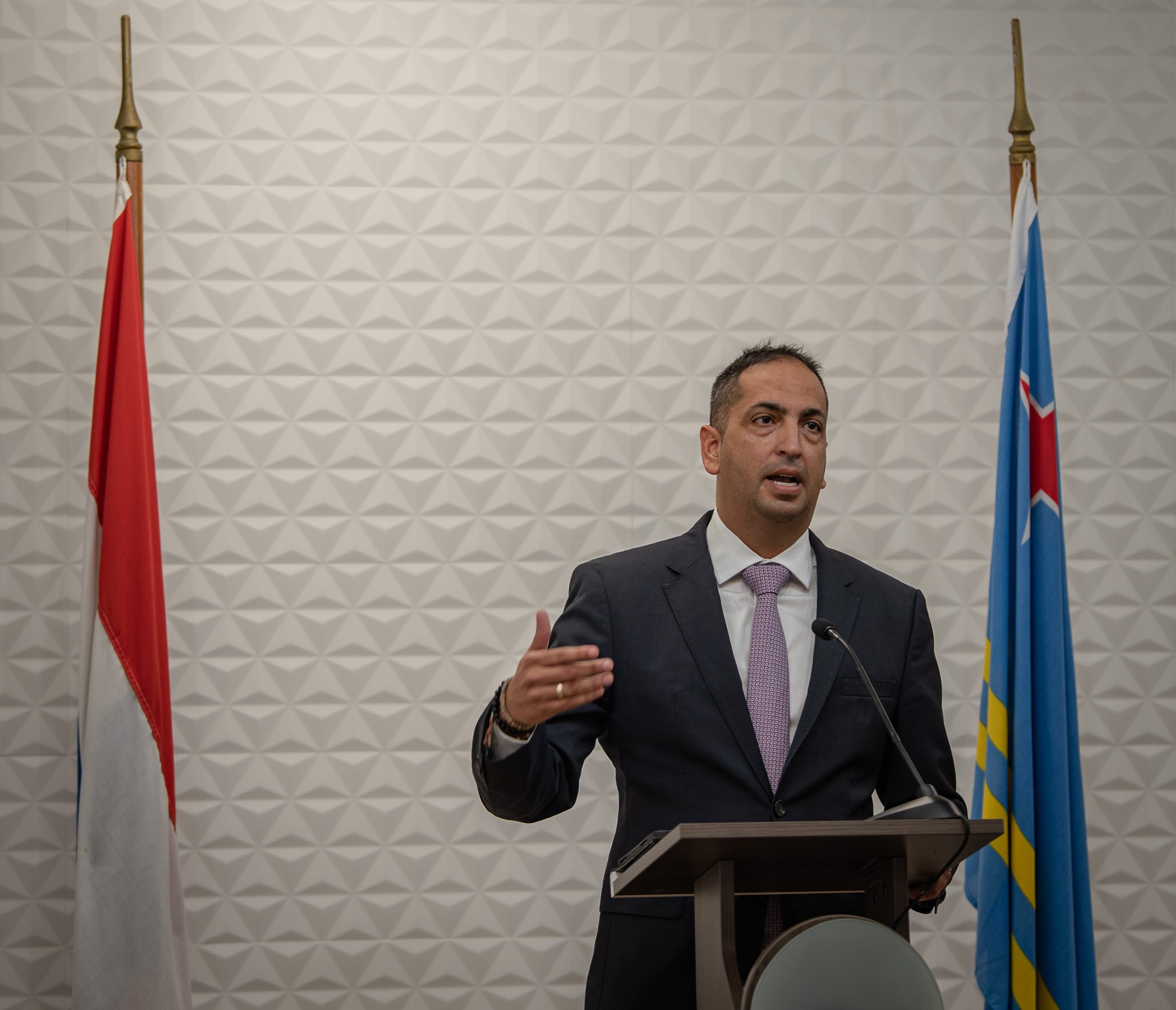 Minister Dangui Oduber: Nunca antes desde cu e crisis a cuminsa Aruba a ...