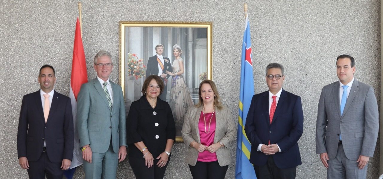 Gobierno a reuni cu Embahador di reino na Bogota y Embahador di ...