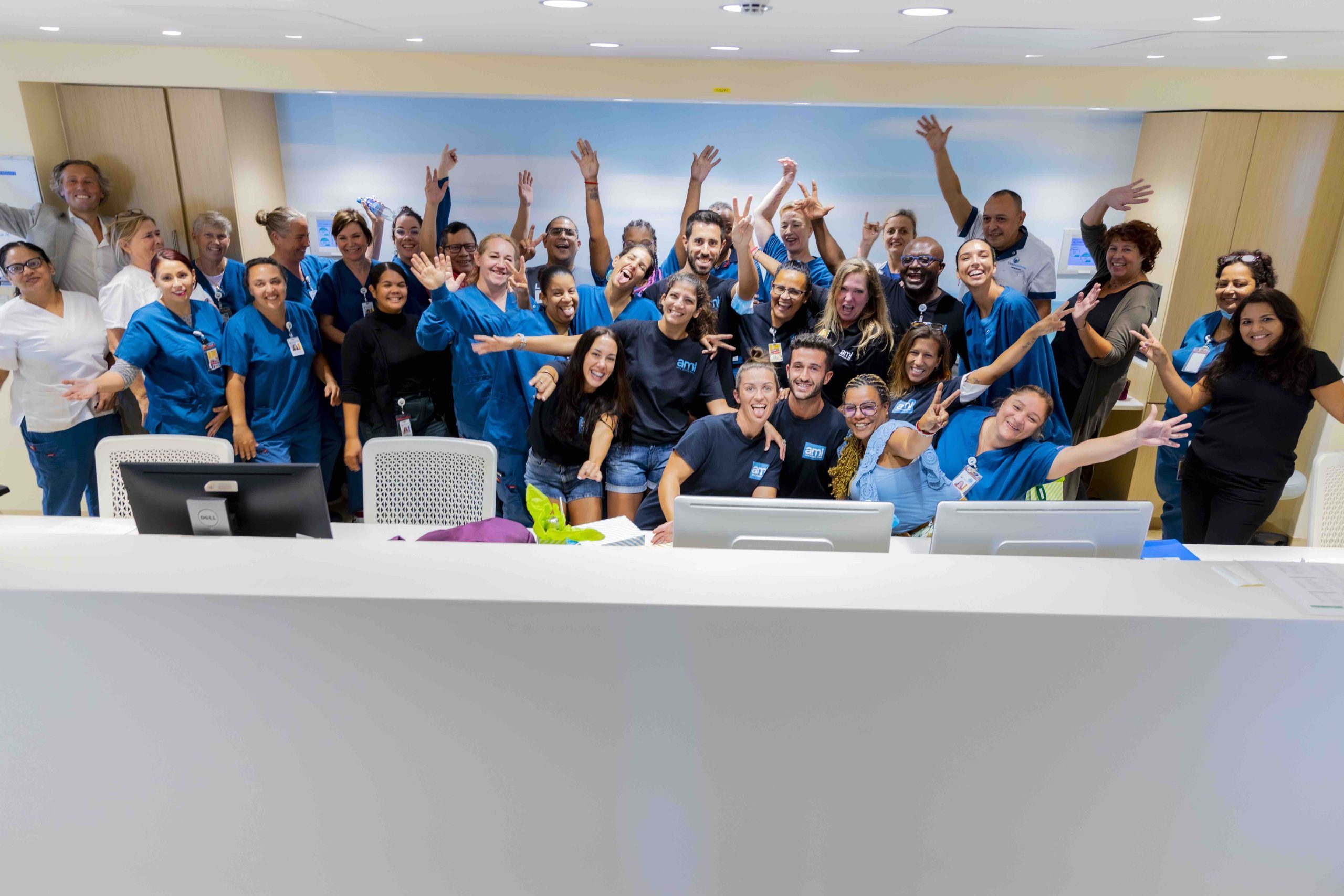 HOH ta bisa ayo na personal di AMI cu curason yena di gratitud - EA ...