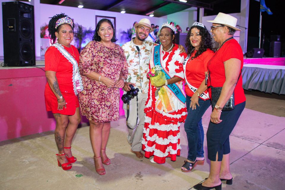 Minister di Cultura Xiomara Maduro presente na Show y Coronacion di ...