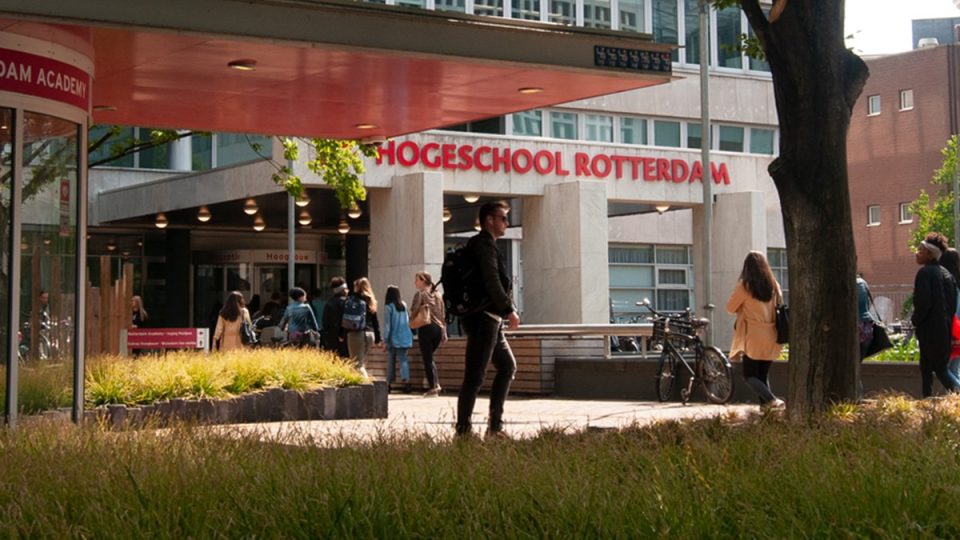 Pa pasonan konkreto Ron Bormans di Hogeschool Rotterdam,Marjan ...