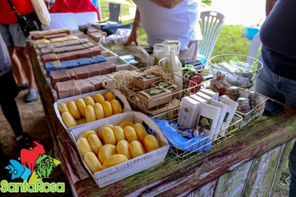Bin disfruta di nos Mercado Santa Rosa den ambiente di Bazaar di Pasco ...
