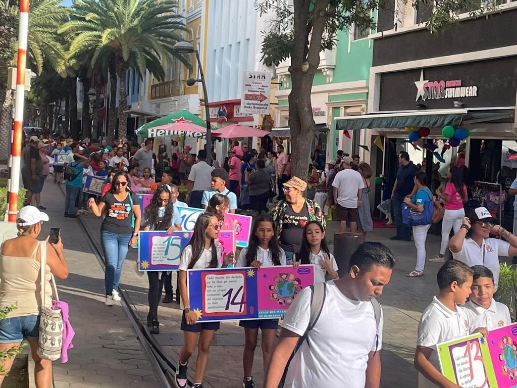 Minister Endy Croes a participa den e marcha pa nos derechonan - EA ...
