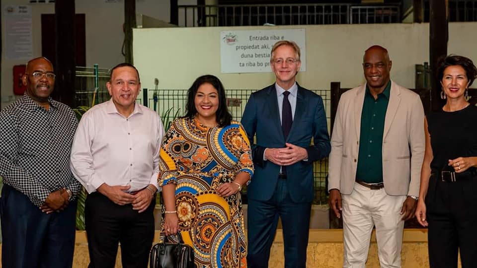 Minister Endy Croes atendiendo reunionnan cu Ministernan di Hulanda ...