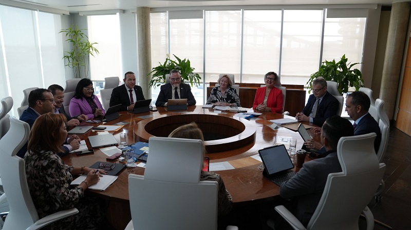 Prome Minister Evelyn Wever - Croes: CAFT a mustra disponibilidad pa ...