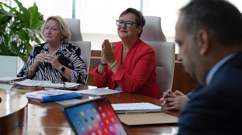 Prome Minister Evelyn Wever - Croes: CAFT a mustra disponibilidad pa ...