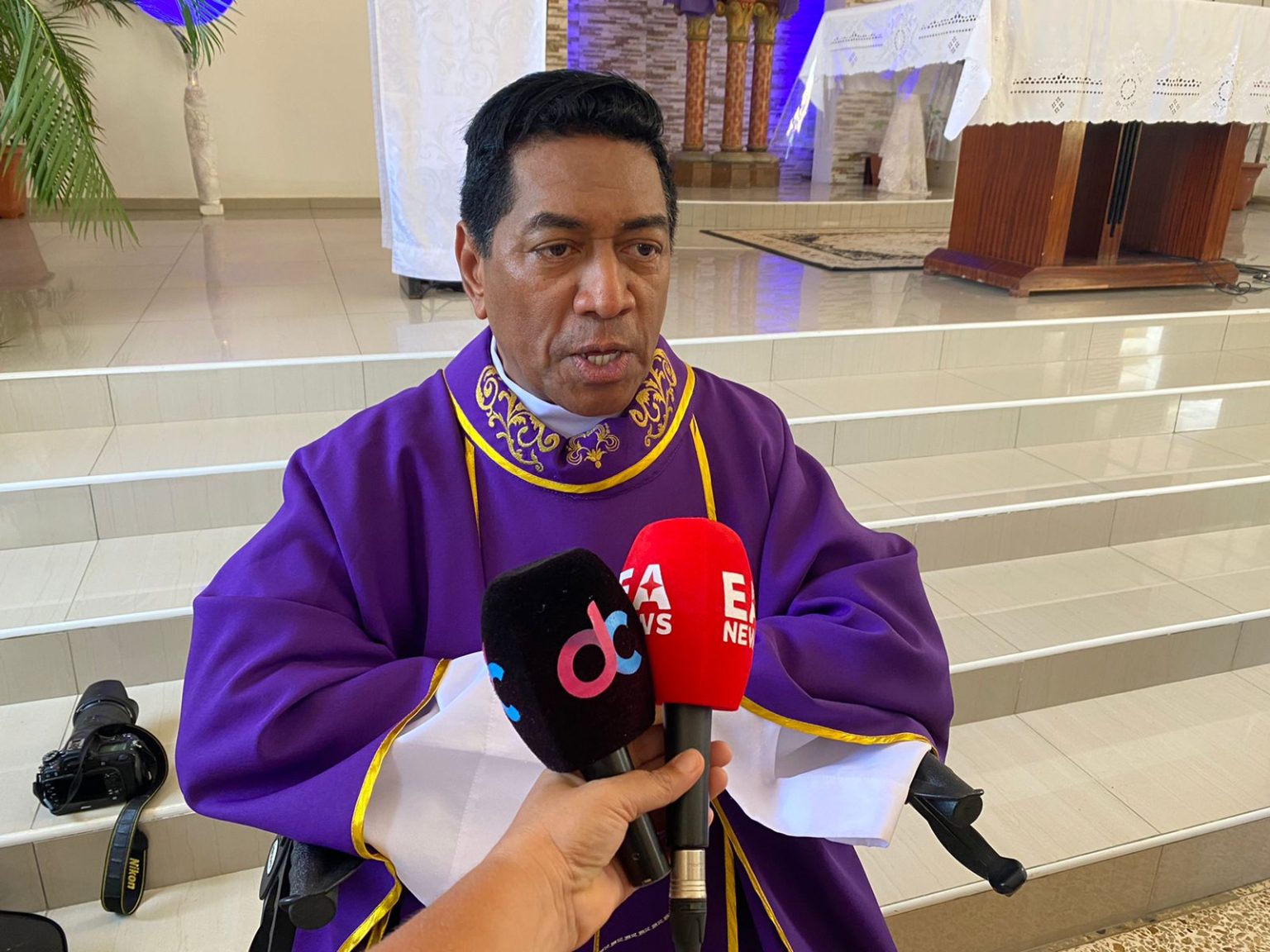 Pastor Ivan Dario Gomez di Rincon : Material no ta bal nada - EA News Aruba