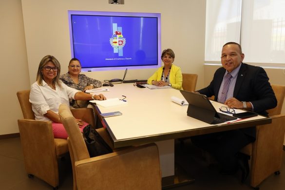 Minister Endy Croes: Sra. Lacle y Sra. Thiel nombra como directiva nobo ...