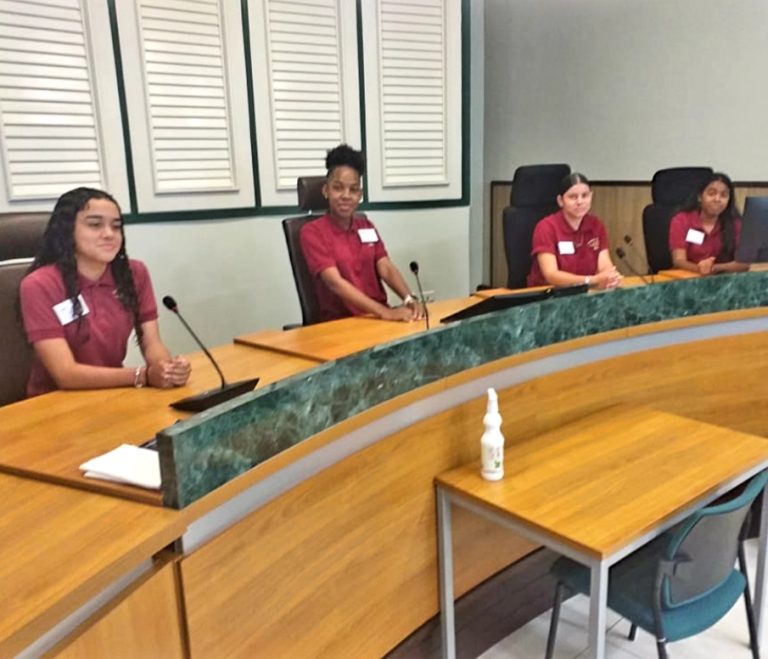 Alumnonan di Filomena College MAVO cu pasantia - EA News Aruba