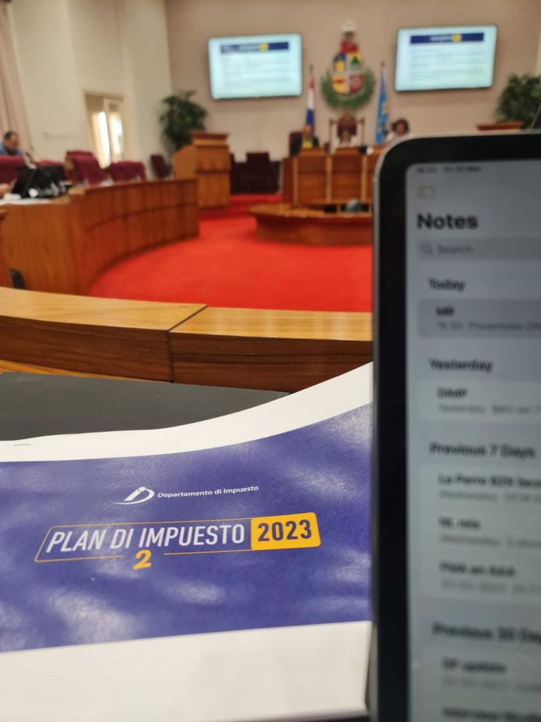 Minister Maduro a brinda informacion riba BBO na frontera na Comision ...