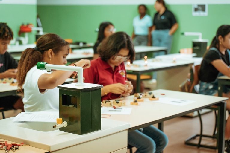 “Experiencia e diferencia den educacion cu SKOA” - EA News Aruba