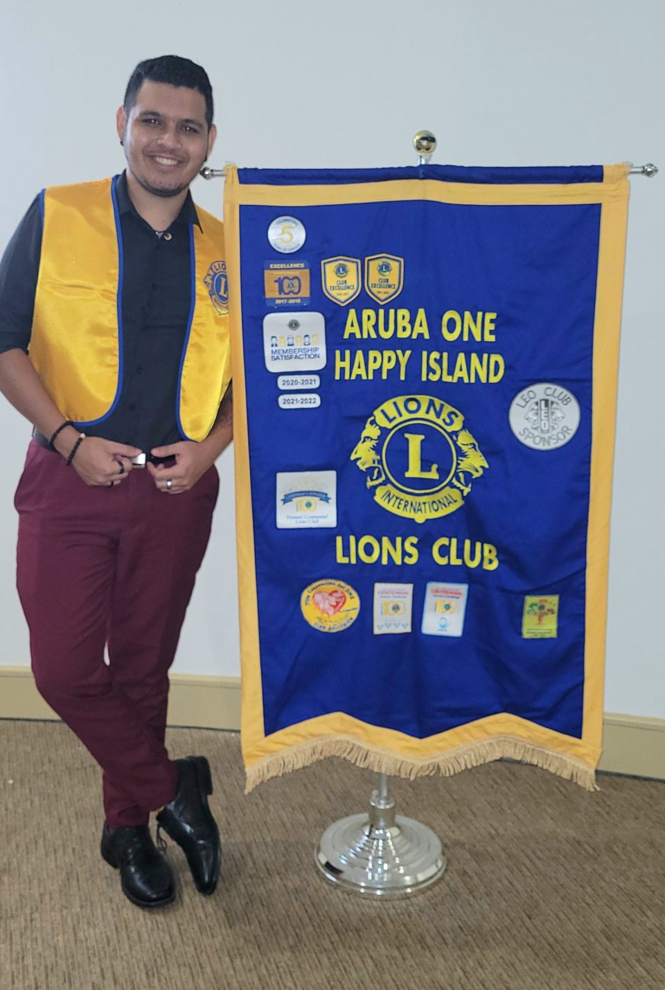 Tijdens World Induction Day 2023 installeerde Aruba One Happy Island ...