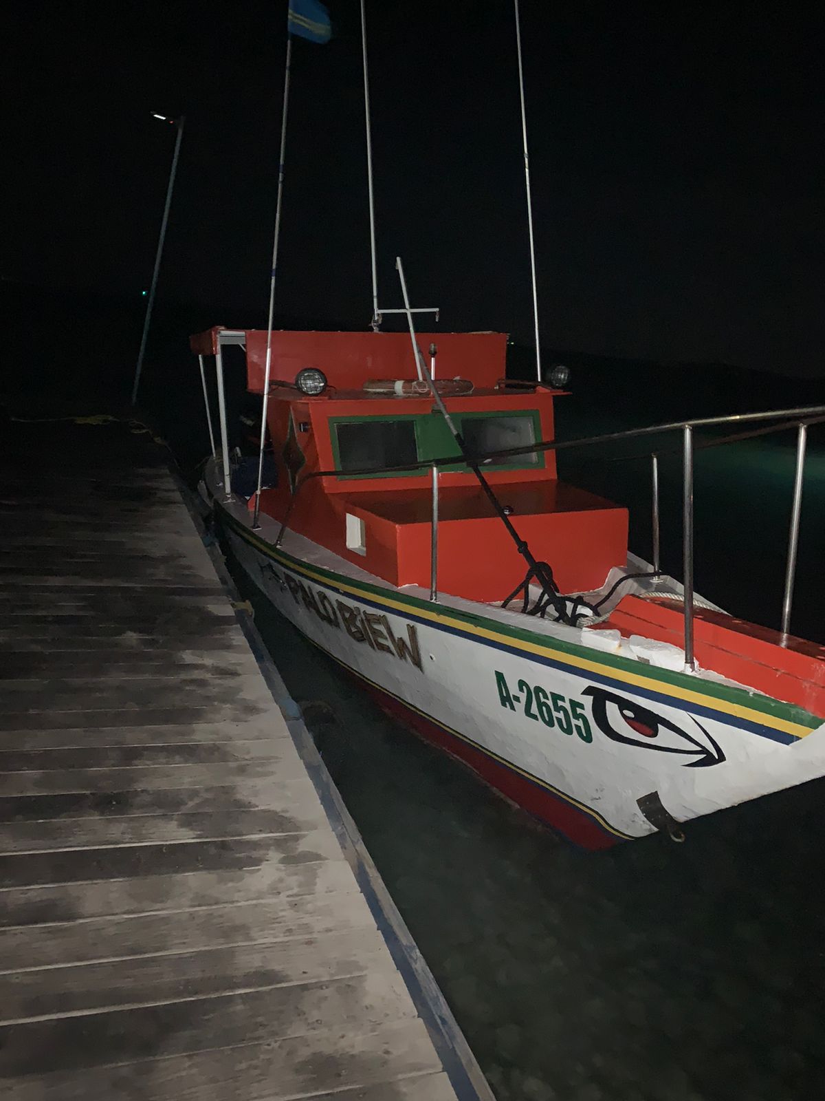 Two boats collide at sea, one sinks - EA News Aruba