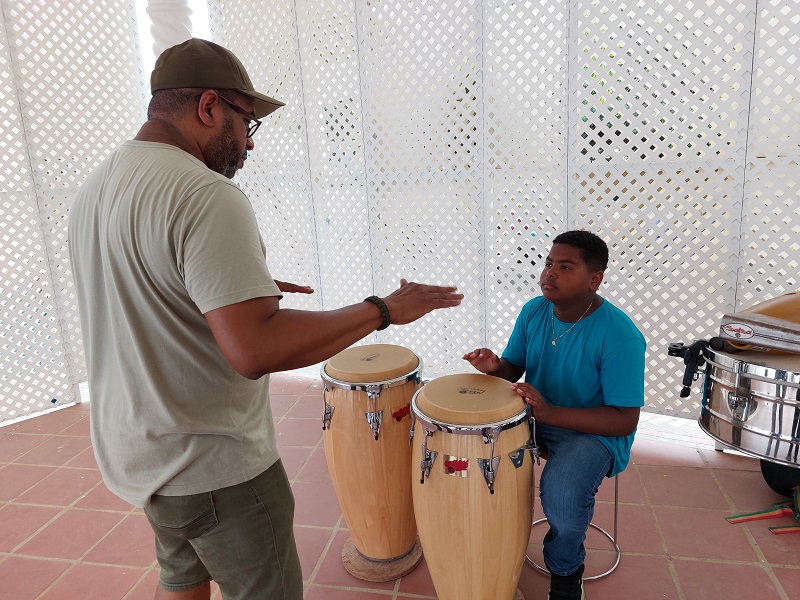 Siman di müzik pa mucha yen di ambiente - EA News Aruba