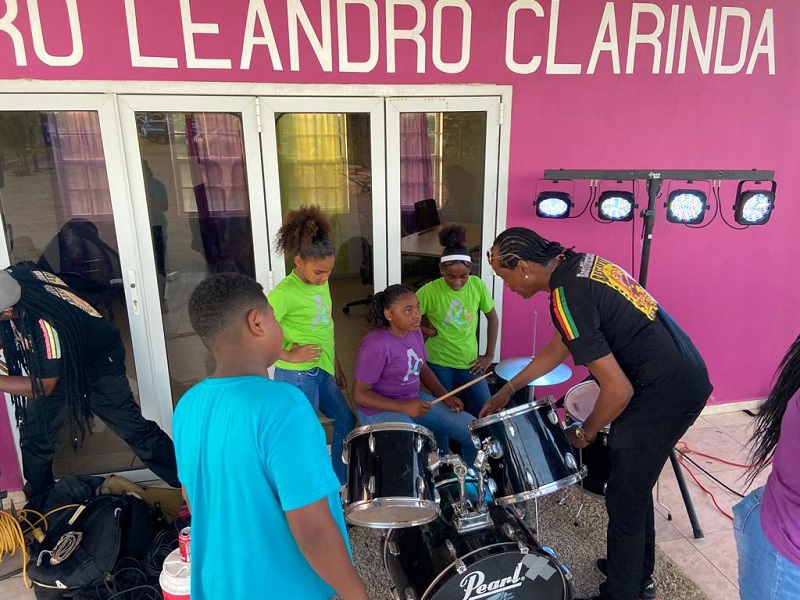 Siman di müzik pa mucha yen di ambiente - EA News Aruba