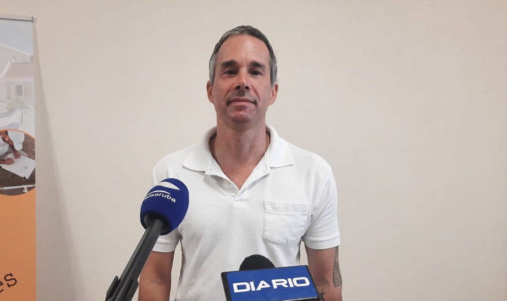 Studiantenan di Arqueologia di Universidad di Leiden na Aruba cu ...