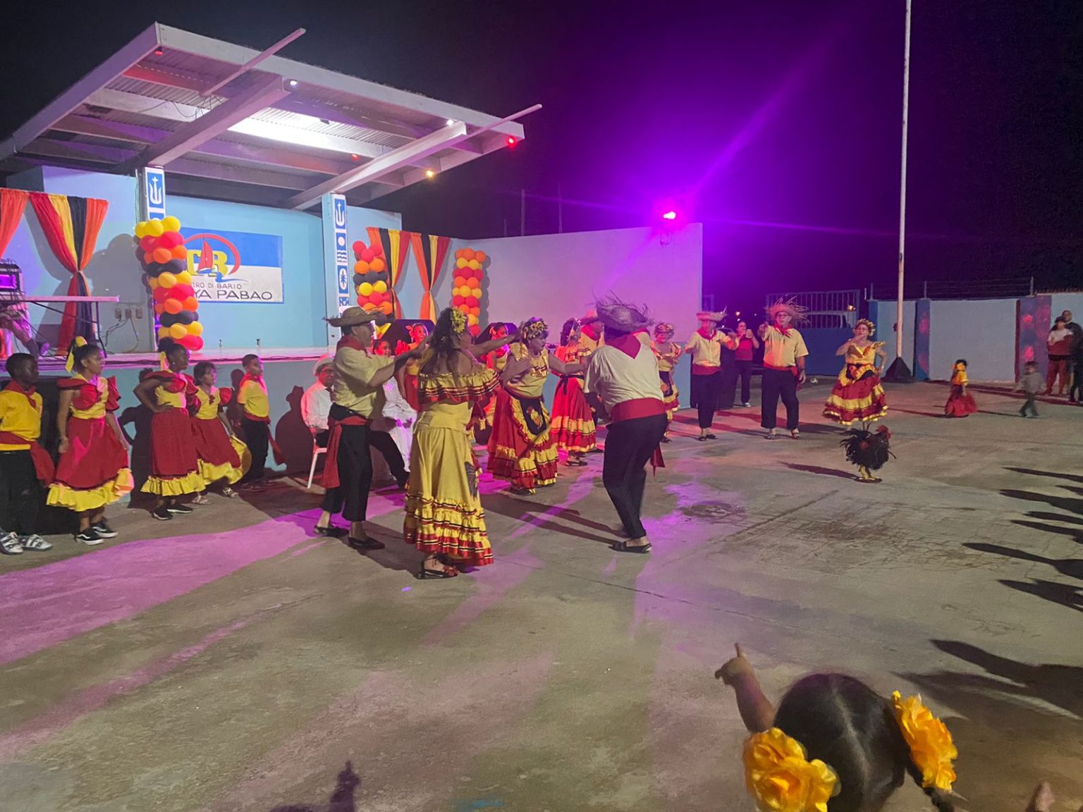 Minister di Cultura a bishita diferente centro di bario y comparti cu ...