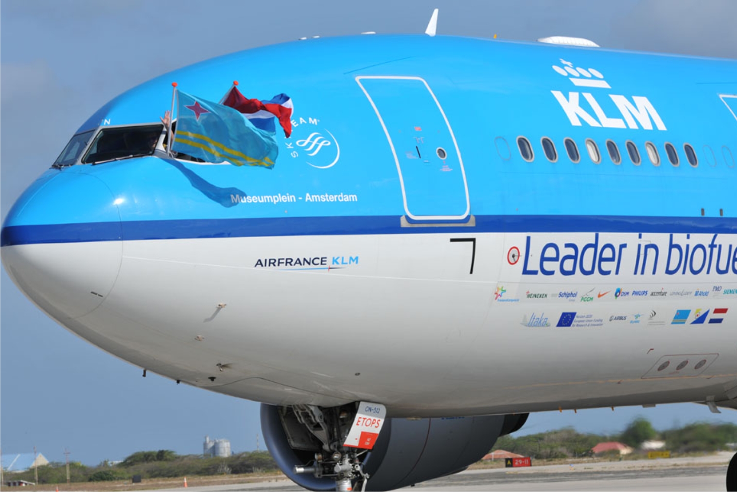 Lider di Fraccion di AVP, mr. Mike Eman: E Blauwe Vogel ta duna Aruba ...