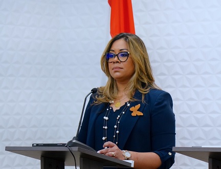 Tur persona cu tin un auto mester percura pa tin un seguro completo ...