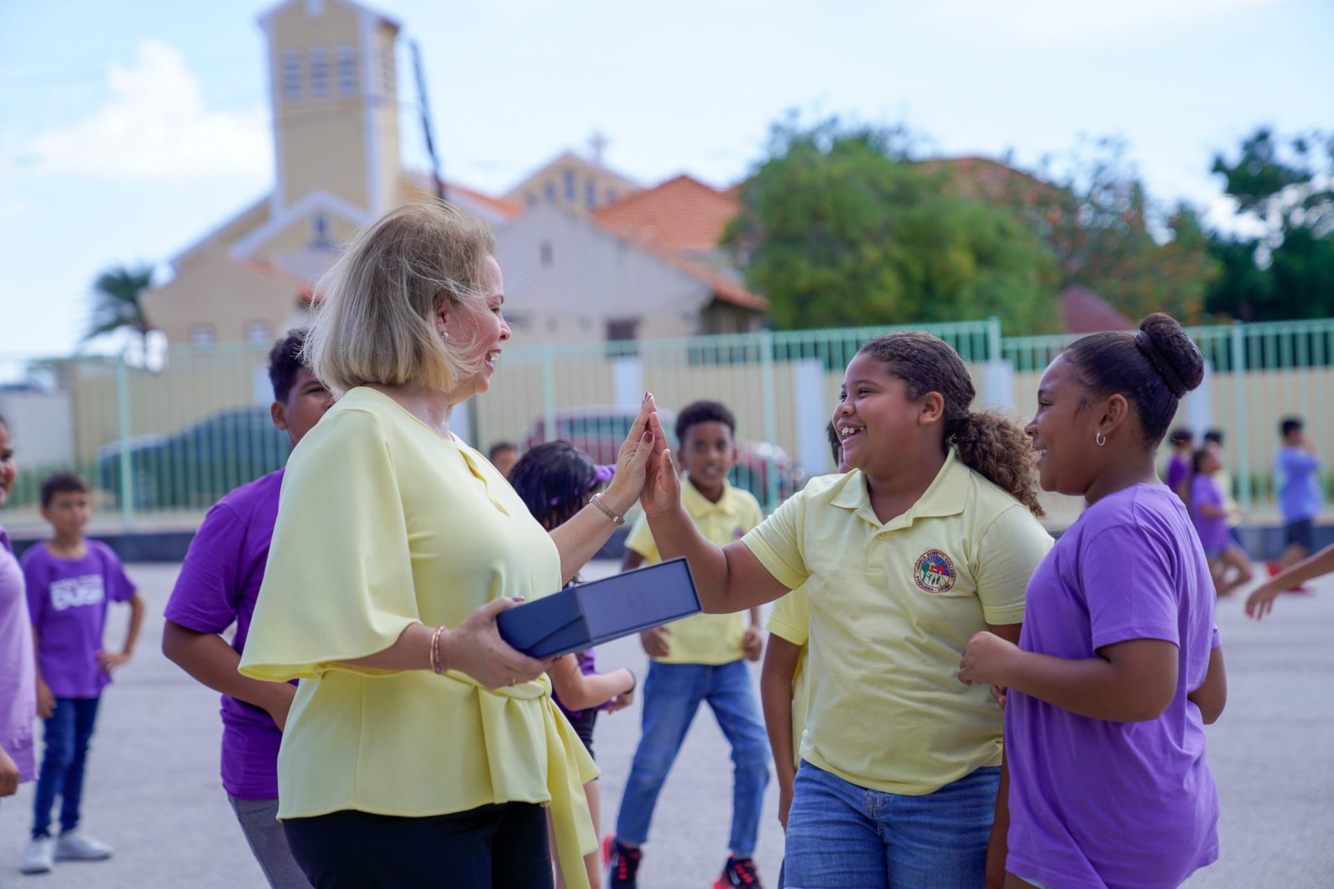 Prome Minister Evelyn Wever-Croes: Juffrouw Jahaira Steenen di Maria ...