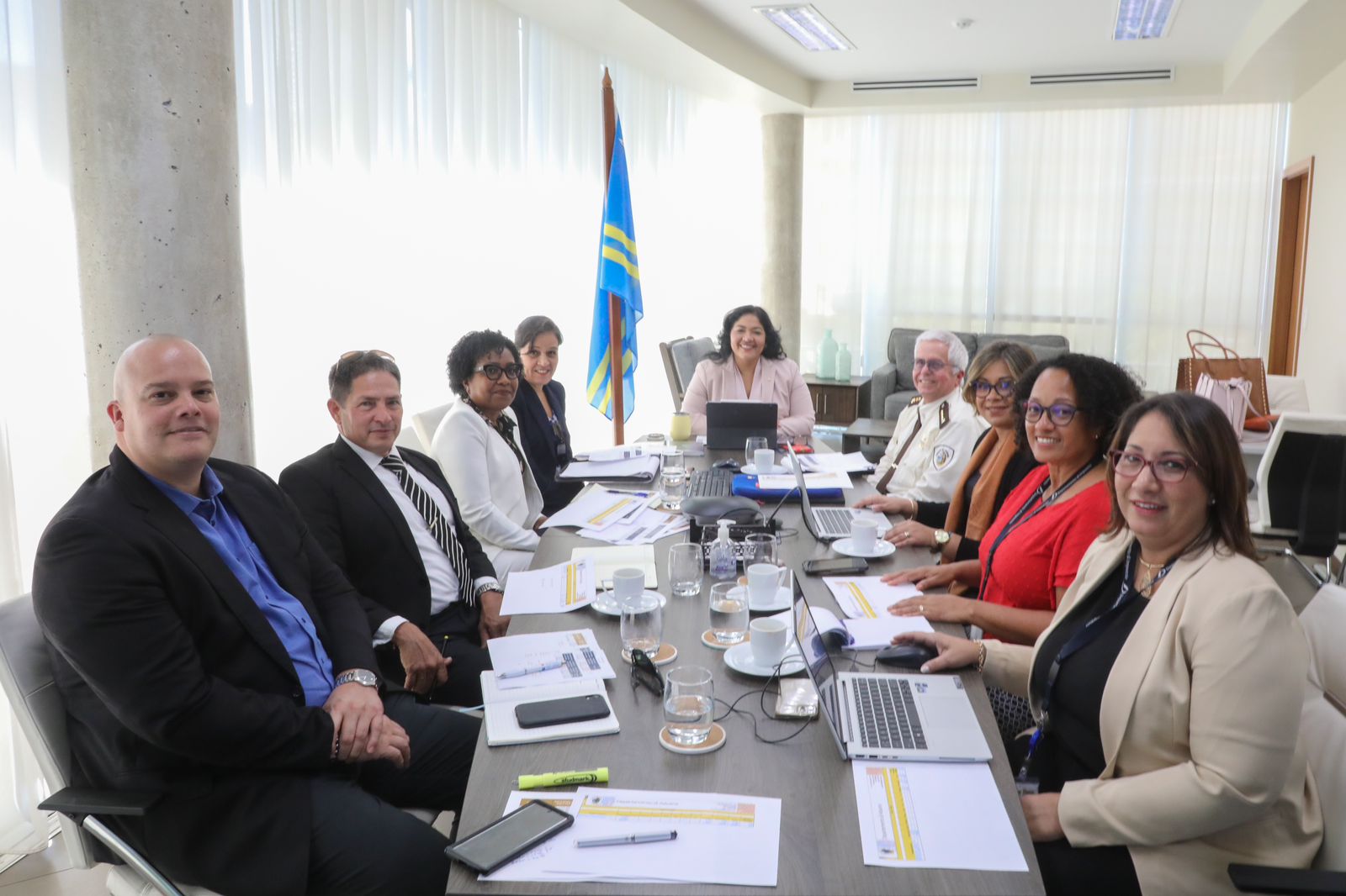 Minister Maduro di Finansa ta informa: Introduccion di BBO na frontera ...