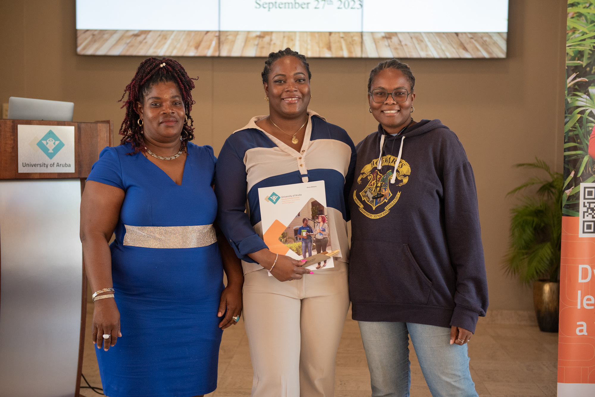 Shara Williams a gradua como Bachelor den Organization, Governance and ...