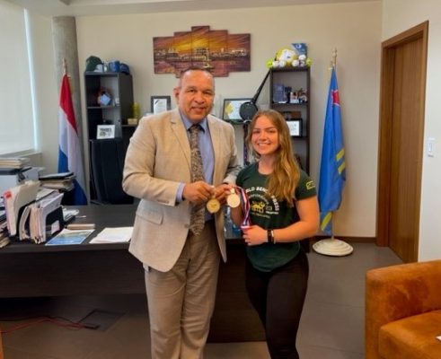 Minister Endy Croes ta felicita Rebecca Croes cu a titula campeon ...