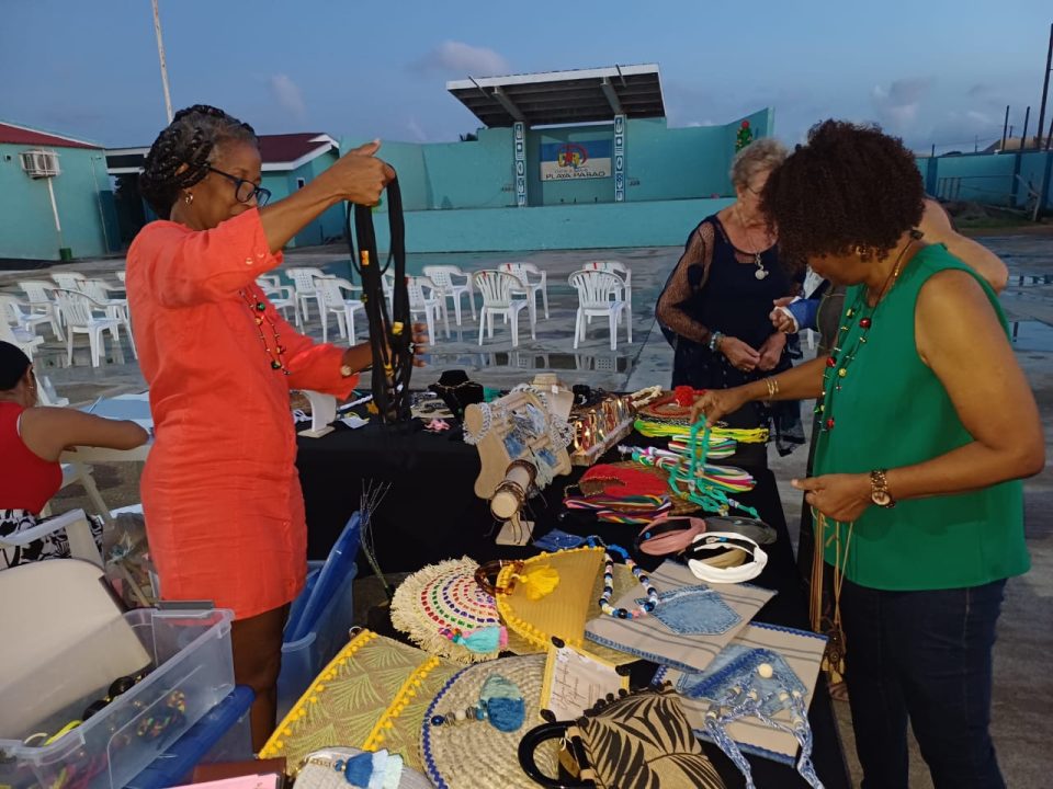 Centro di Bario playa pabao ta gradici y cera aña cu tremendo fiesta di ...