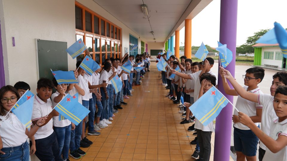 Prome minister a Disfruta di un mainta super interactivo cu alumnonan ...