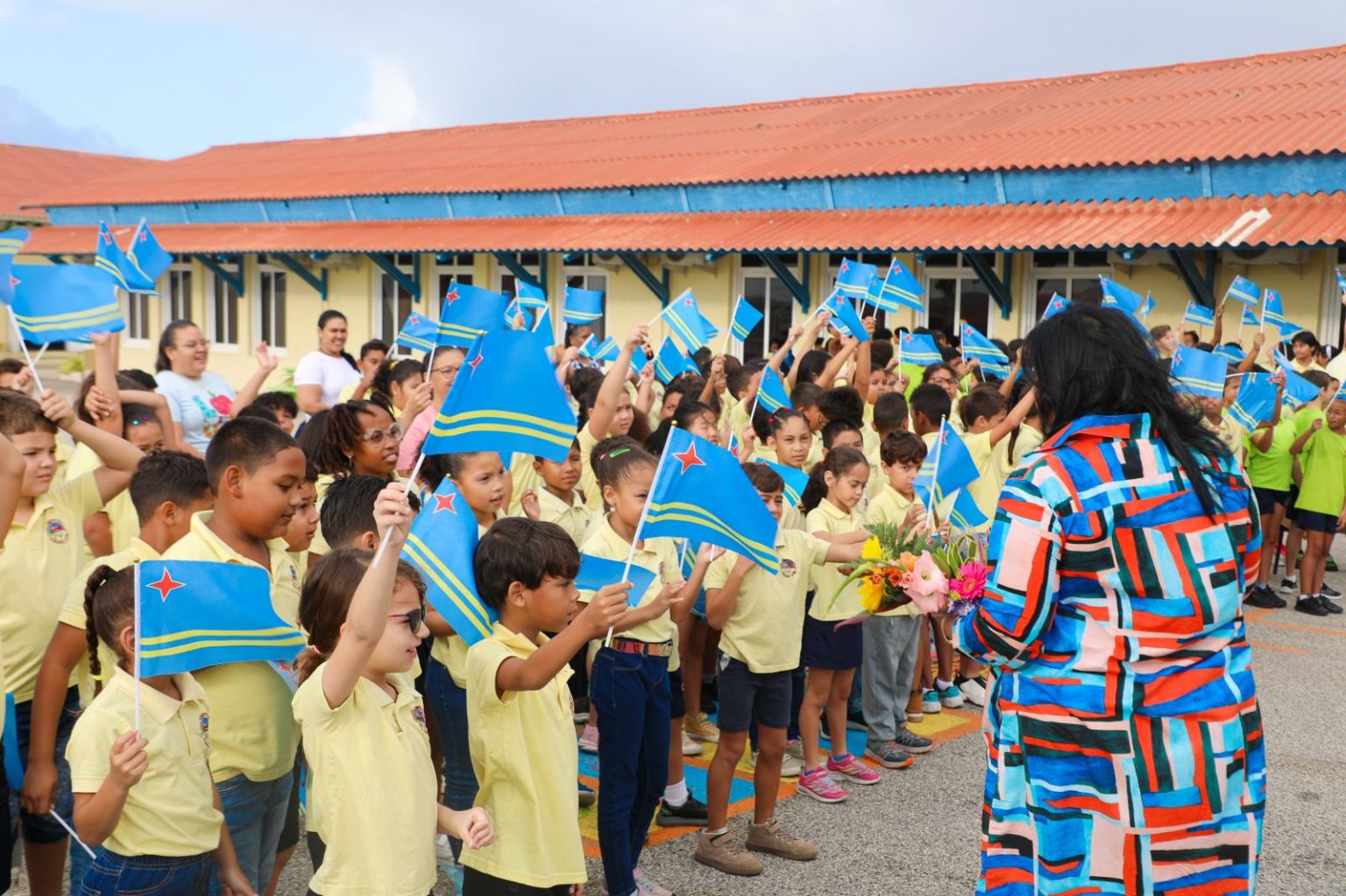 En conexion cu Dia di Betico: Minister Maduro a bishita Maria Goretti ...