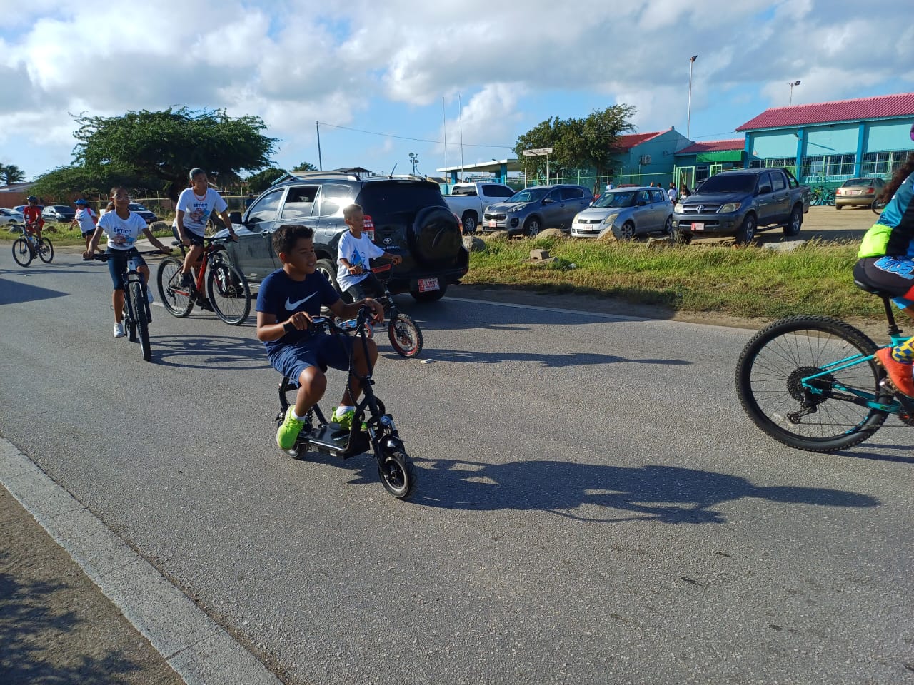 Paseo riba bisicleta organisa pa centro di bario playa pabao ta un ...