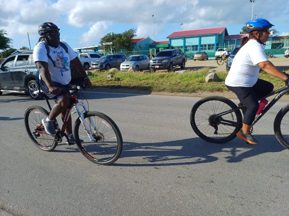 Paseo riba bisicleta organisa pa centro di bario playa pabao ta un ...