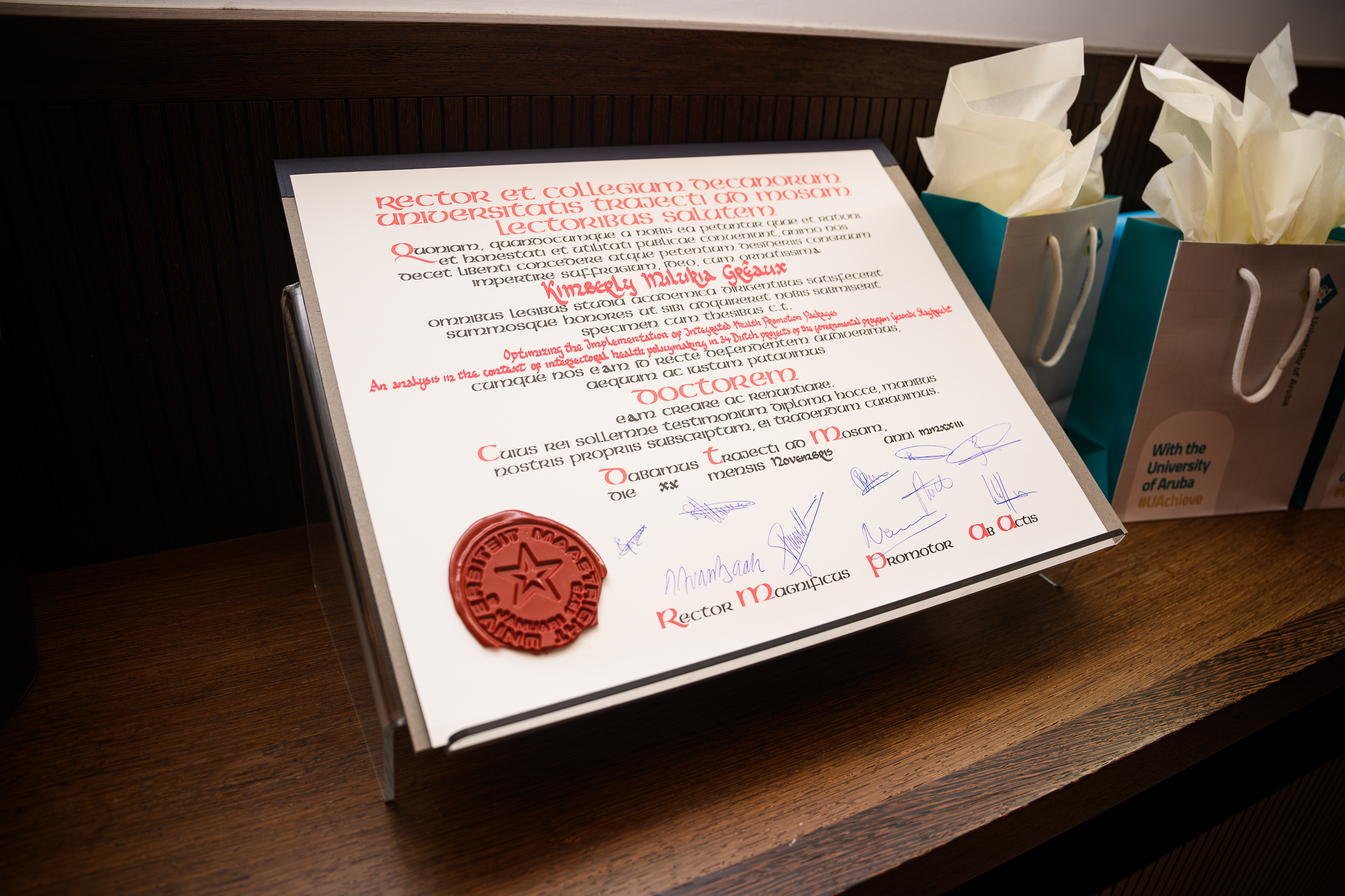 FHTMS ta felicita colega Dr.Kimberly Grêaux cu a obtene Doctorado na ...