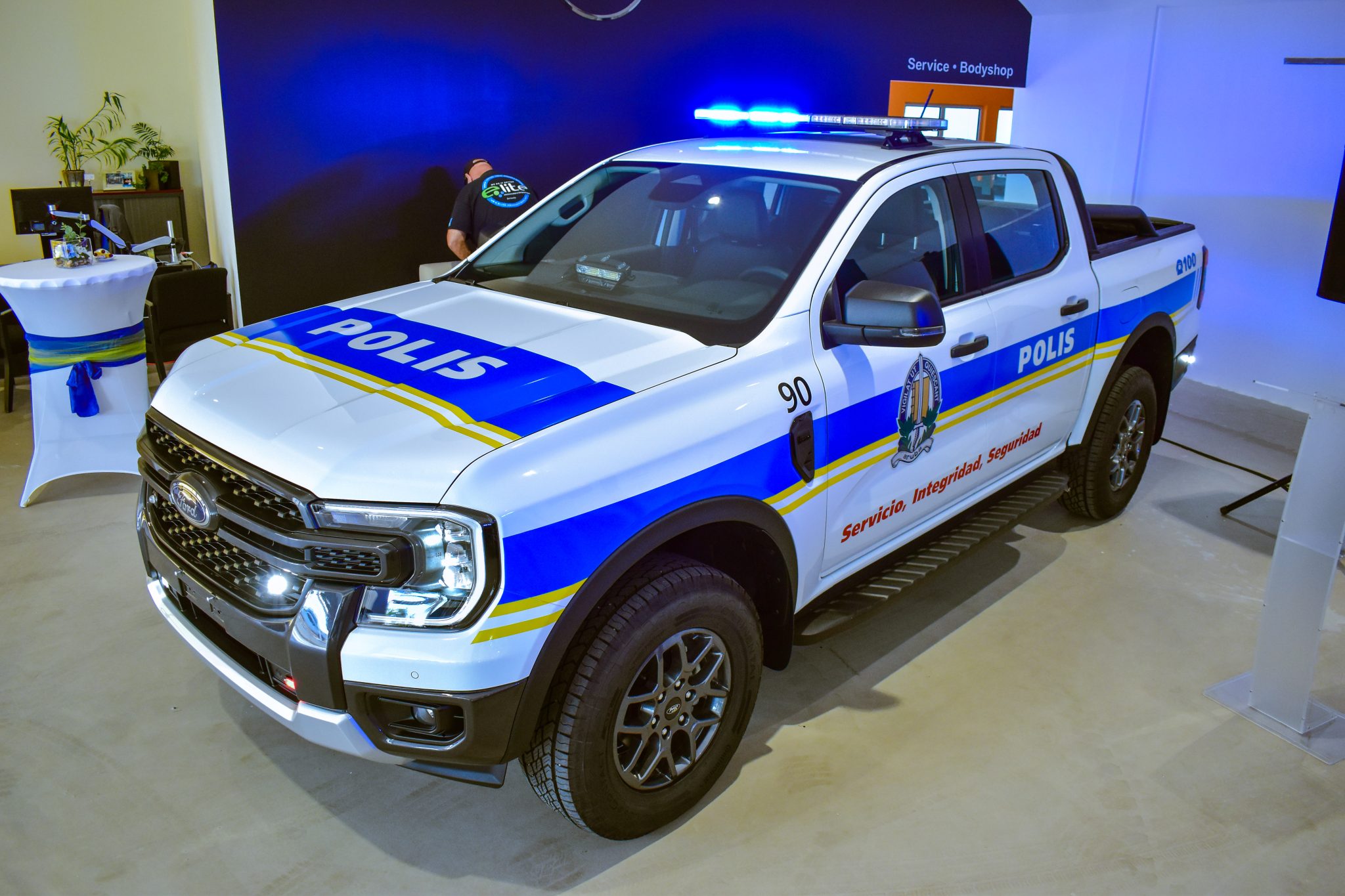 Cu zwaailicht blauw y cora: Patruya policial Ford Everest y Ranger ta ...