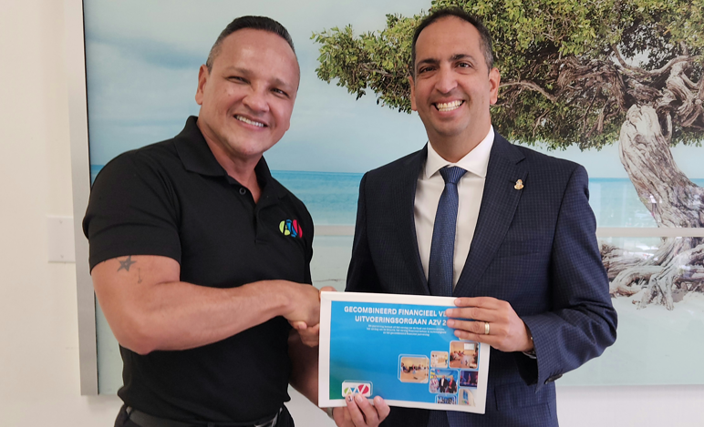 Minister Oduber satisfecho cu resultadonan positivo pa cu fondo di AZV ...