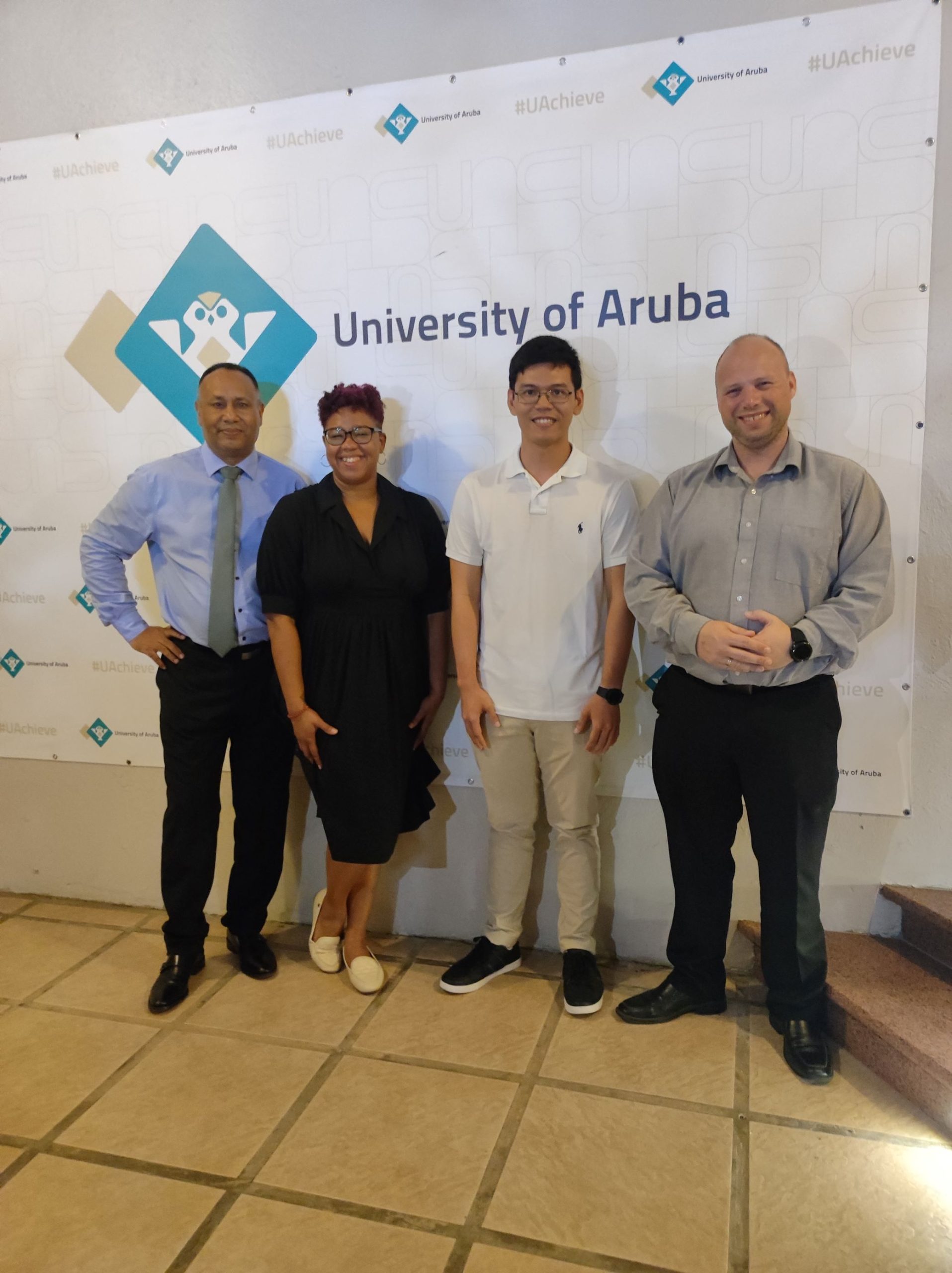 Graduadonan grado di bachelor maestro di Wiskunde - EA News Aruba
