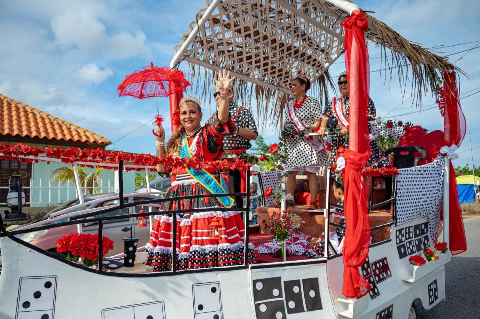Aruba Bank ta celebra cultura hunto cu Bazjan durante di fin di siman ...