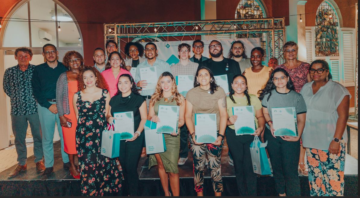 Reconocimento di Studiante Embahador (UNIVERSIDAD DI ARUBA) - EA News Aruba