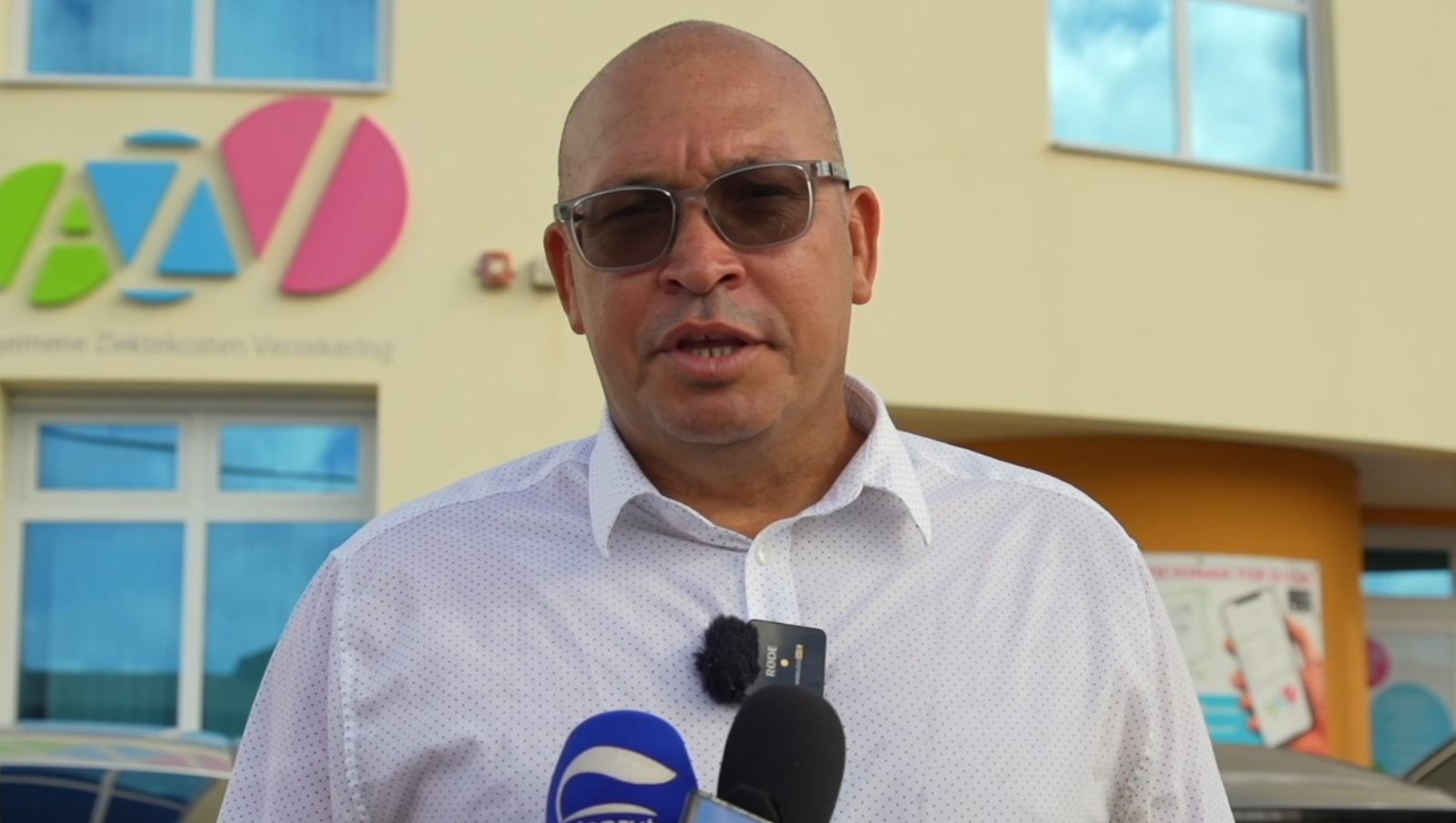 Mester contradeci malicia di campaña pa convence plan nan irealistico ...