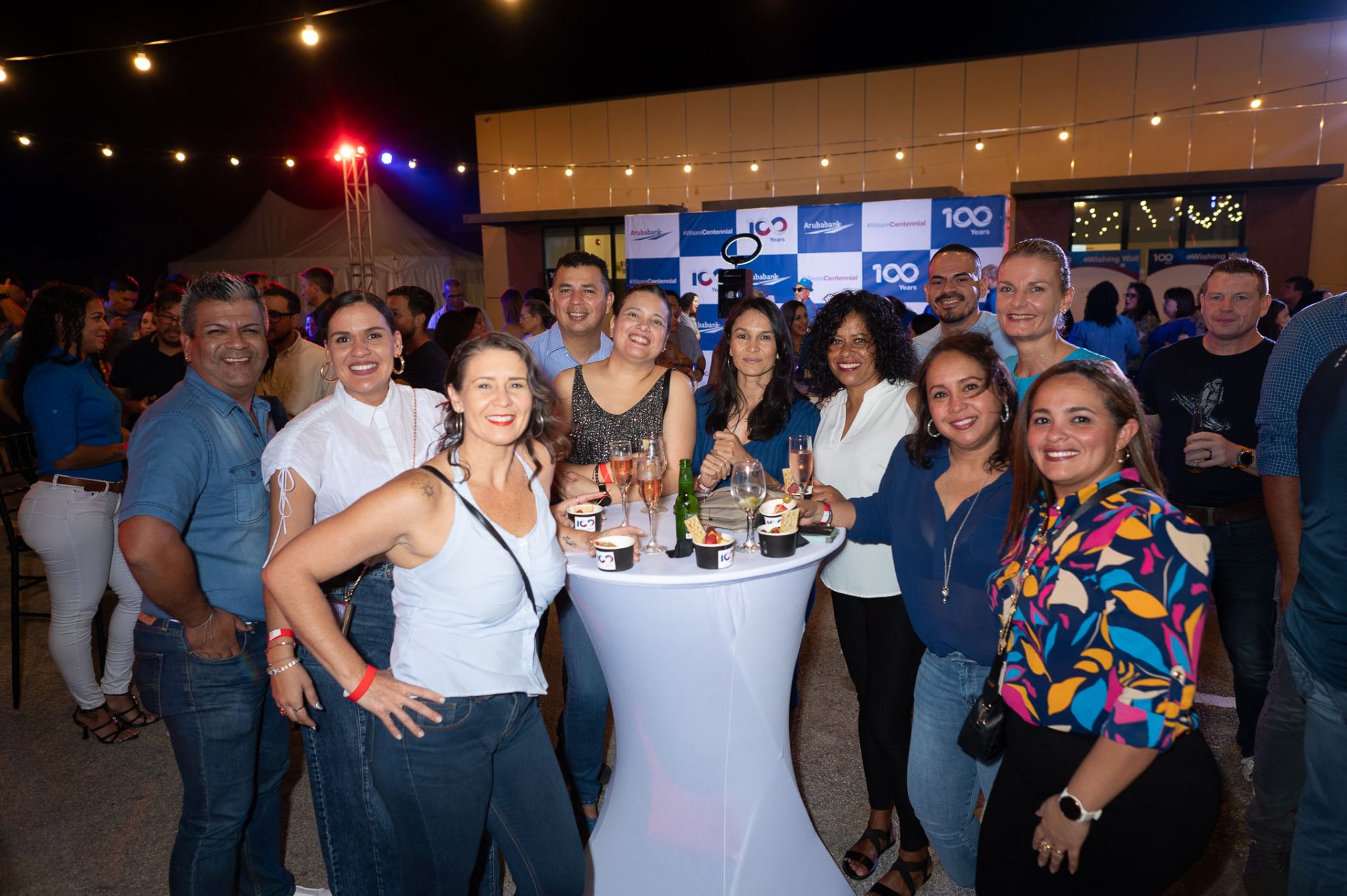 Aruba Bank a inicia celebracion di 100 aña cu fiesta di aña nobo pa ...