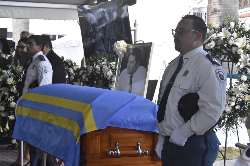 dr. Robertico Tico Croes: Henny Eman tabata un lider extra ordinario e ...