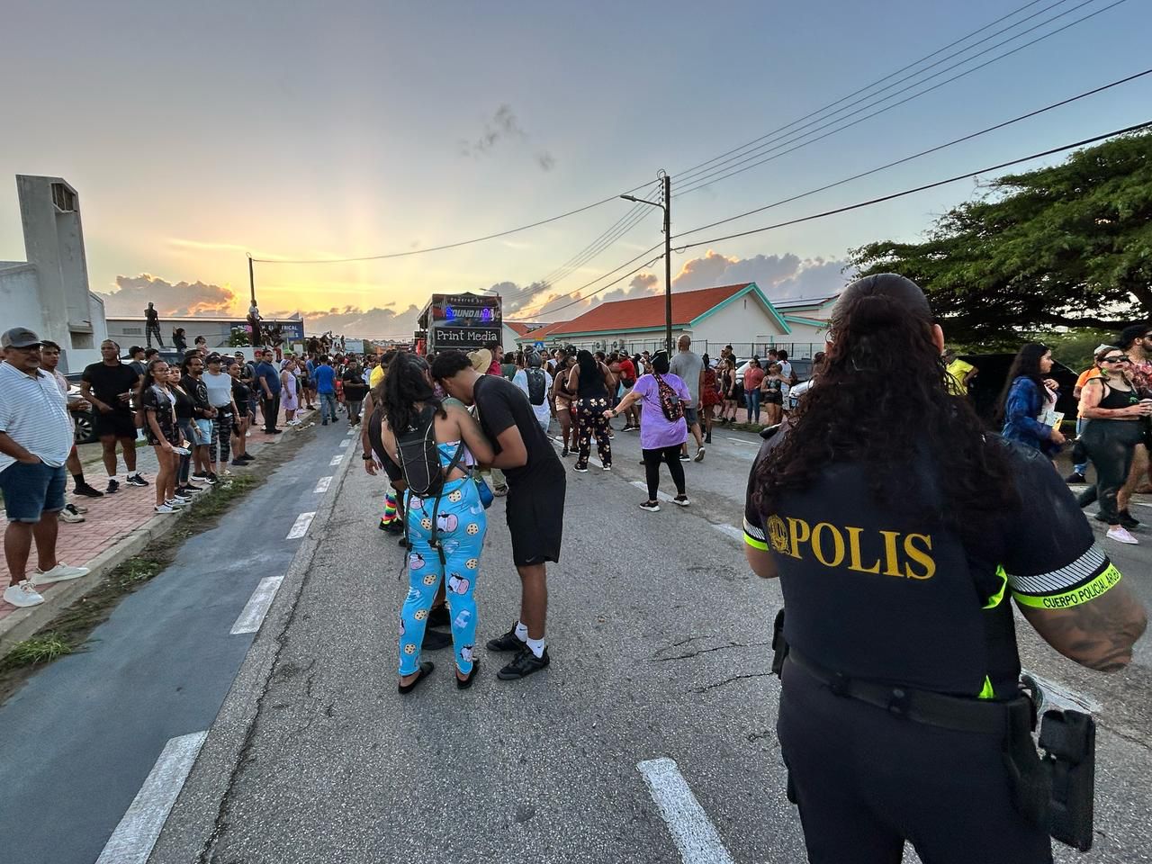 Jouvert Morning: Arma candela confisca y 21 detencion - EA News Aruba