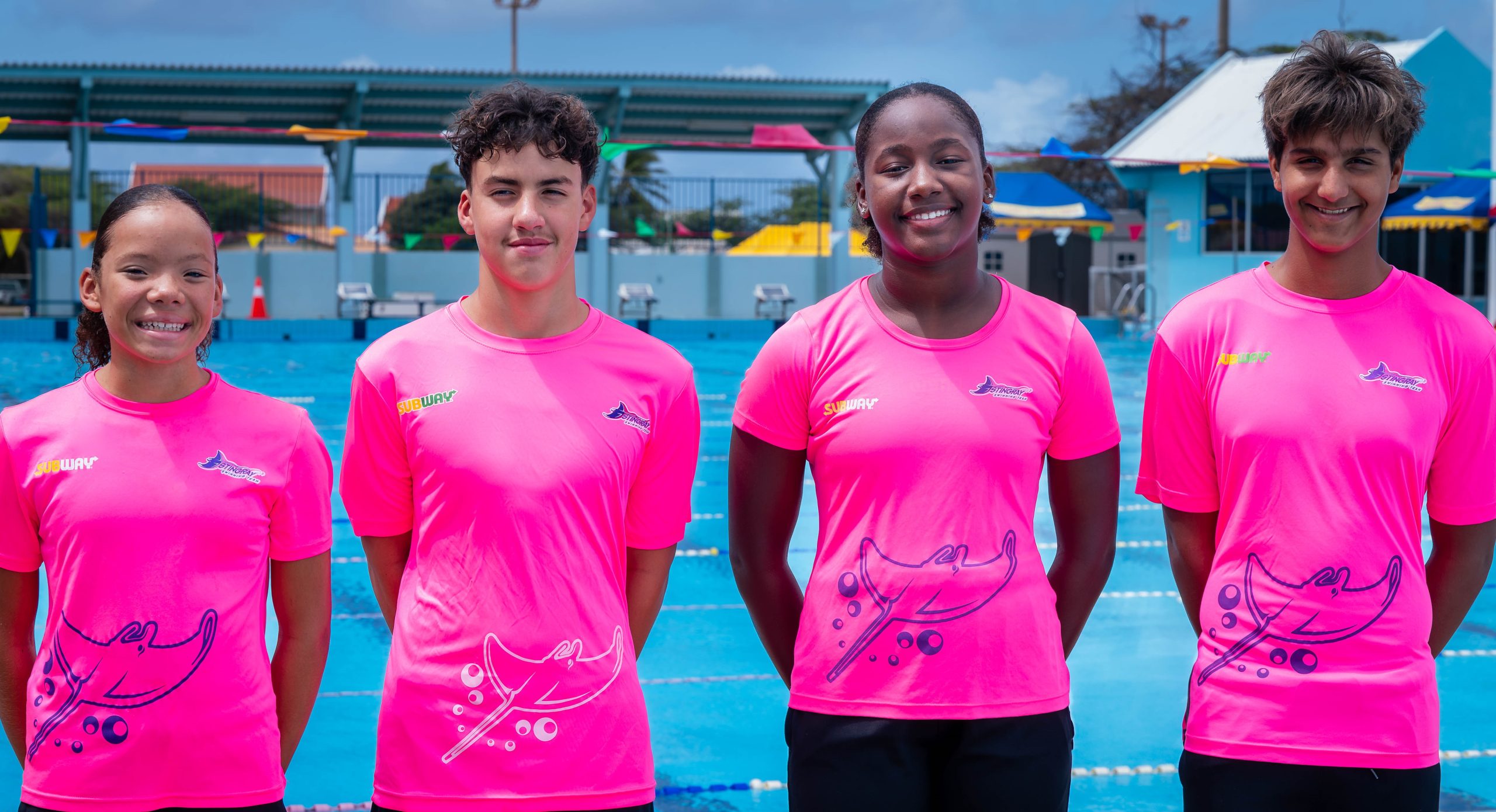 4 Atleta di Stingray Swimming ta parti di Seleccion di Aruba pa AAF pa ...