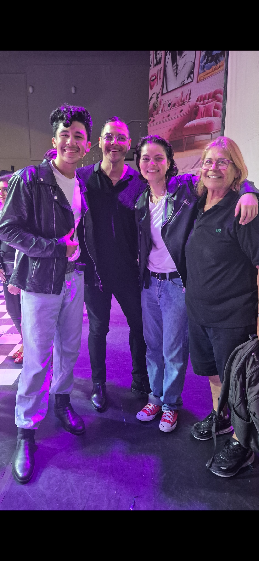 Addonsito Croes ta felicita e elenco di Grease - EA News Aruba